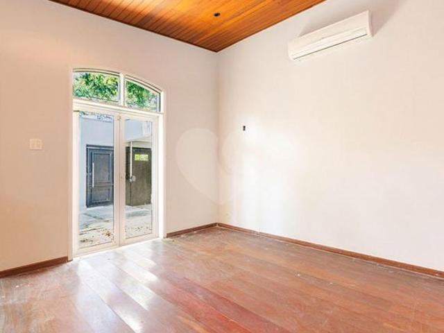 Casa à venda em Alto de Pinheiros