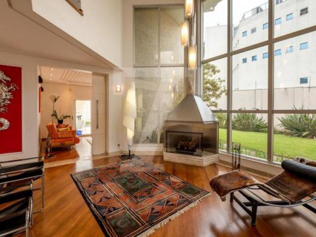 Casa à venda em Alto de Pinheiros