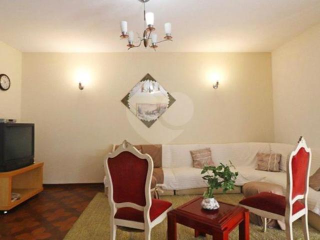 Casa a venda em Alto de Pinheiros