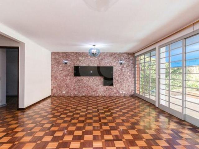 Casa a venda em Alto de Pinheiros