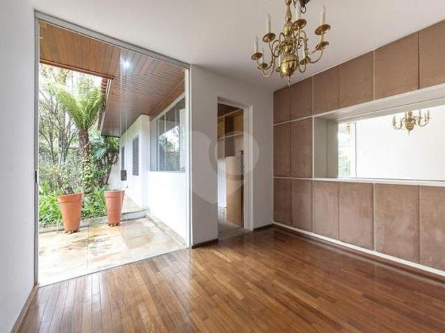 Casa à venda em Alto de Pinheiros