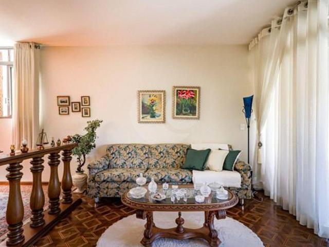 Casa a venda em Alto de Pinheiros