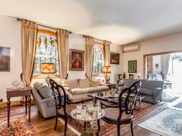 Casa a Venda em Alto de Pinheiros