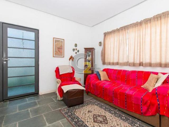 Casa à venda em Alto de Pinheiros com 3 quartos, 1 suíte, 3 vagas de garagem