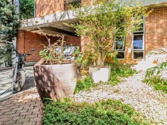 Casa à venda em Alto de Pinheiros SP