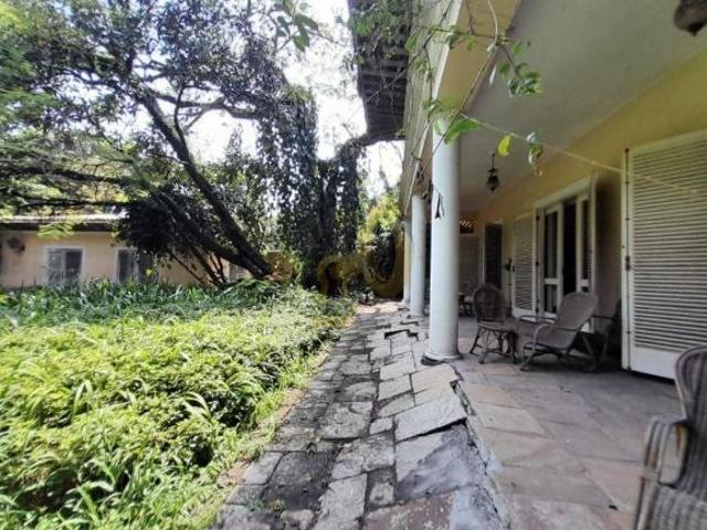 Casa à Venda em Alto de Pinheiros SP