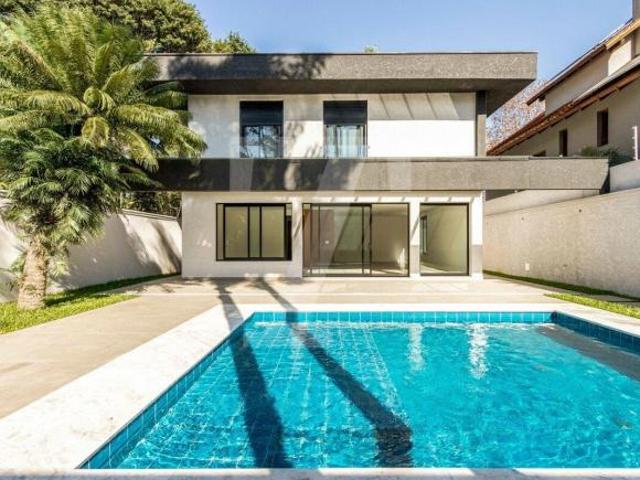 Casa à venda em Alto de Pinheiros totalmente reformada!
