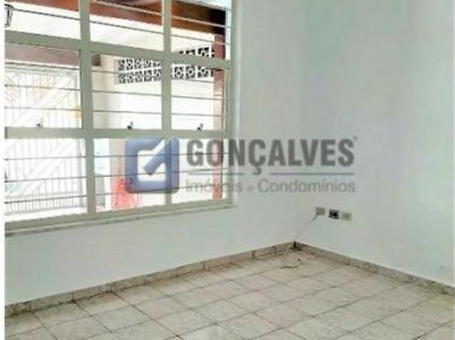 Casa à venda em Alves Dias, São Bernardo do Campo – 2 Quartos, Quintal e Área de Serviço