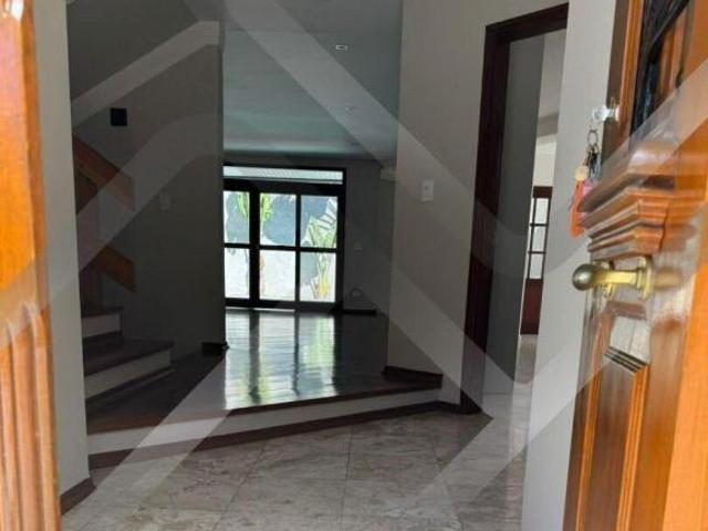 Casa a Venda em Aldeia da Serra,com 4 dormitórios à venda, 350 m² Aldeia da Serra Santana de Pa
