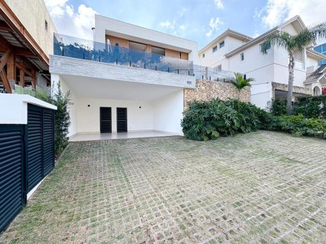 CASA A VENDA EM ALPHAVILLE