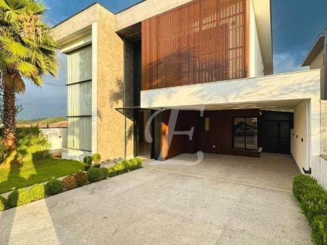 Casa à venda em Alphaville com 4 Suites e moveis planejados