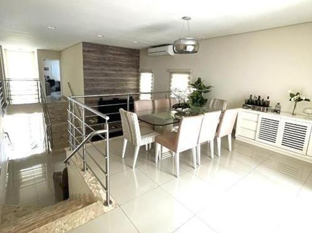 Casa a venda em Alphaville condomínio Valville 1