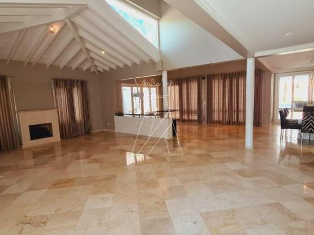 Casa à venda em Alphaville, próxima à portaria Residencial Melville