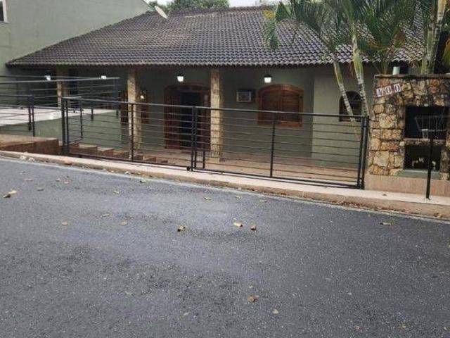 Casa à venda em Arujá Country Club