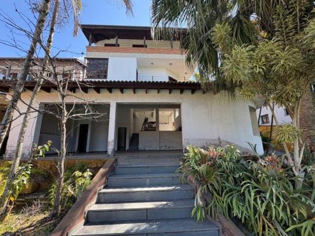 Casa a venda em Arujá/Sp, em condomínio fechado