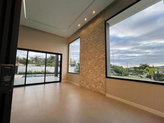 Casa à venda em Araçoiaba da Serra, Condomínio Village Ipanema, com 4 suítes, com 337 m²