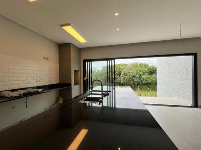Casa à venda em Araçoiaba da Serra, Condomínio Village Ipanema, com 3 suítes, com 260 m²