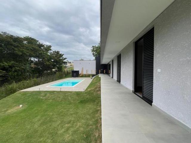 Casa à venda em Araçoiaba da Serra, Condomínio Village Ipanema, com 3 suítes, com 300 m²