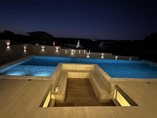 Casa à venda em Araçoiaba da Serra, Condomínio Village Saint Charbel, com 4 quartos, com 585 m²