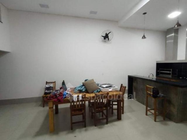 Casa à Venda em Areiópolis ? Espaço, Conforto e Excelente Estrutura!