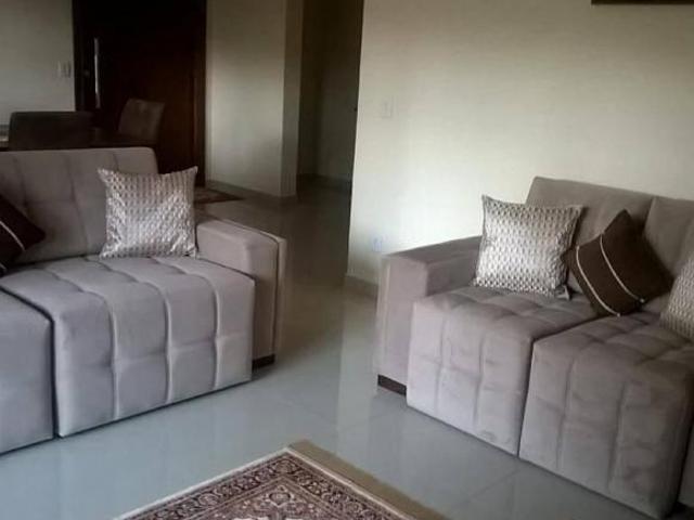 Casa à venda ou locação em Atibaia com 3 dormitórios 701 m²