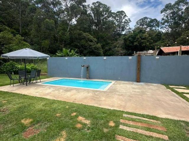 Casa à venda em Atibaia com 3 Dormitórios e piscina