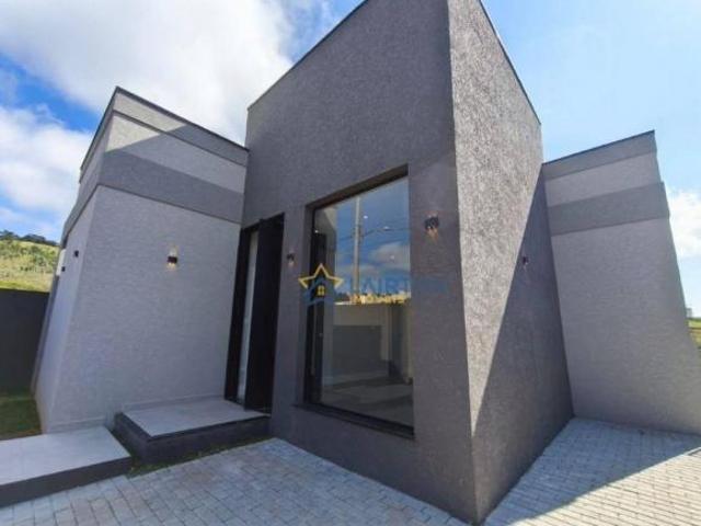 Casa à venda em Atibaia com 3 suítes, piscina aquecida e cozinha com ilha