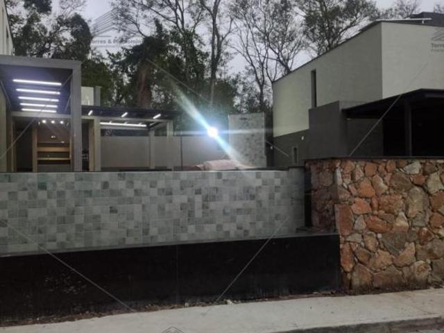 Casa a venda em Atibaia, com 03 dormitórios, 03 suítes e 01 master, sala ampla com cozinha integra