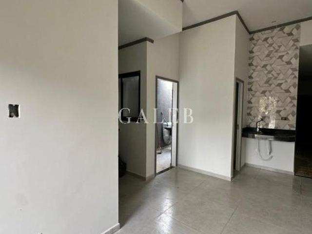 Casa à venda em Atibaia com 2 suítes | Quintal gramado | 2 vagas | Cozinha integrada