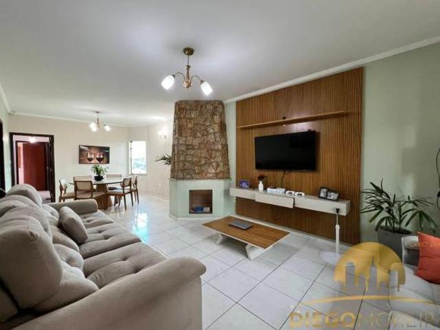 Casa à venda em Atibaia com excelente localização