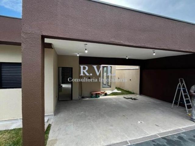 Casa à venda em Atibaia SP: 3 dormitórios, 1 suíte, 2 salas, 4 banheiros, 4 vagas de garagem. Venha