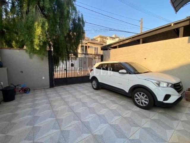 Casa à venda em Atibaia SP, bairro Nova Atibaia: 2 quartos, 1 sala, 2 banheiros, 2 vagas de garagem!