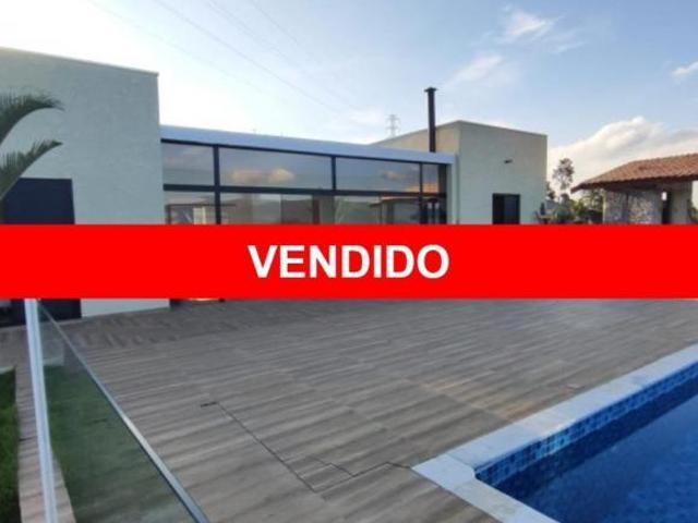Casa à venda em Atibaia SP, Jardim Estância Brasil! 3 quartos, 1 suíte, 2 salas, 4 banheiros, 6 vaga