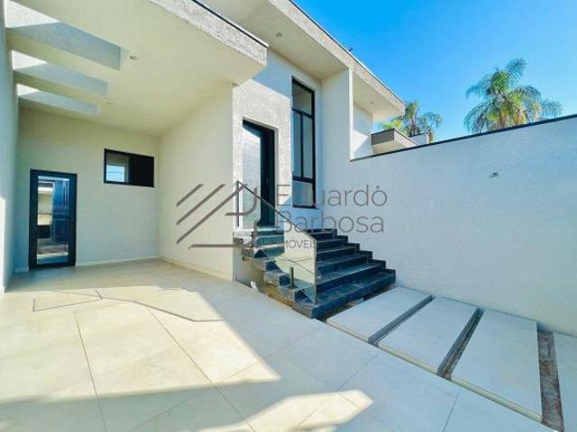 Casa à Venda em Atibaia/SP