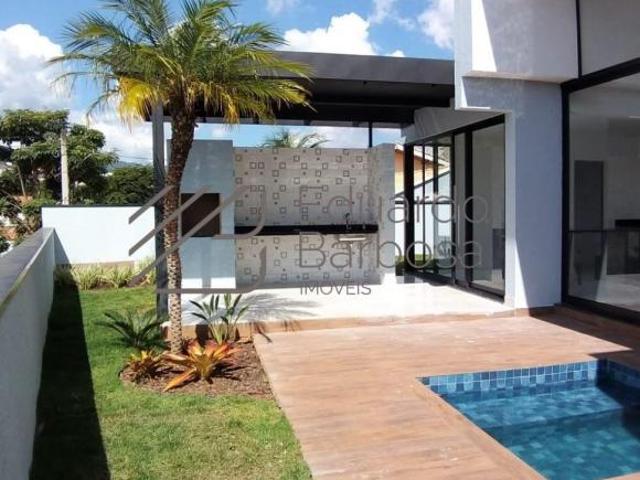 Casa à Venda em Atibaia/SP
