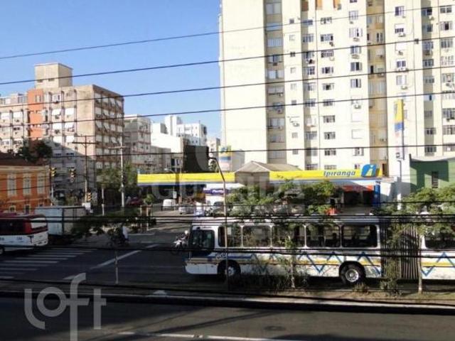 Casa à venda em Azenha com 450 m², 4 quartos
