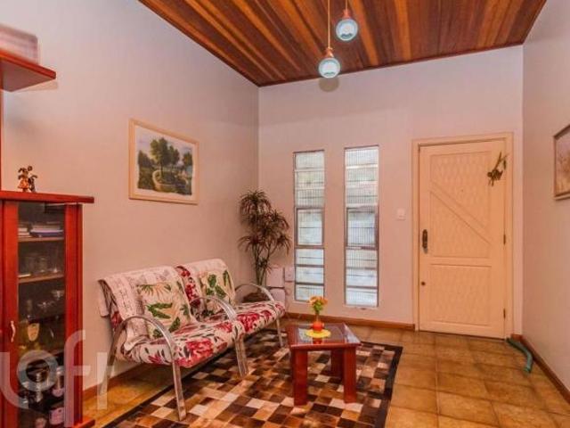 Casa à venda em Azenha com 115 m², 3 quartos, 1 suíte, 4 vagas