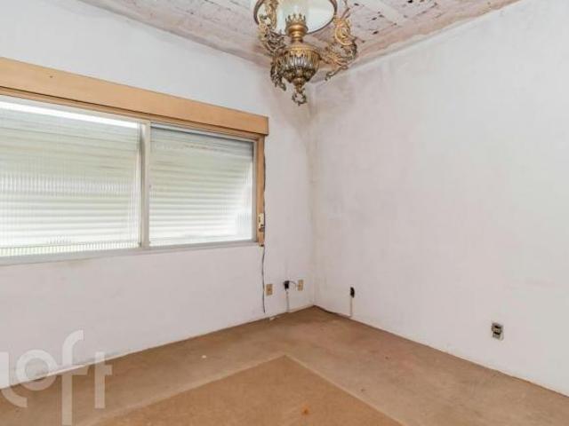 Casa à venda em Azenha com 168 m², 3 quartos, 1 vaga