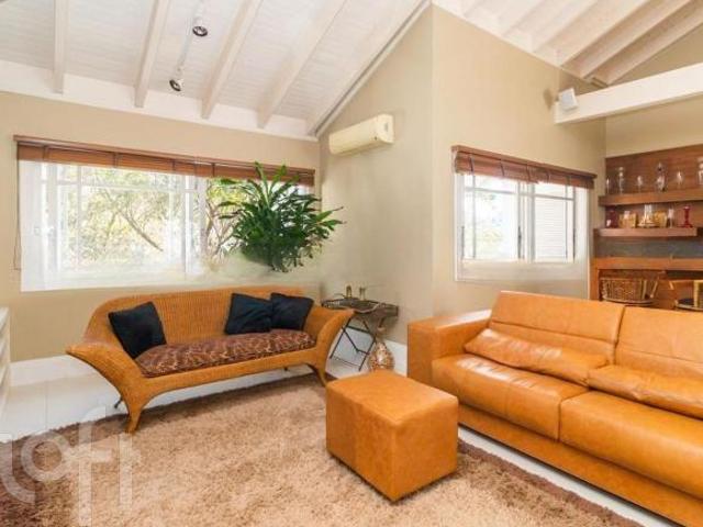 Casa à venda em Boa Vista com 566 m², 3 quartos, 3 suítes, 4 vagas