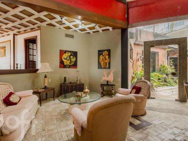 Casa à venda em Boa Vista com 600 m², 4 quartos, 4 suítes, 2 vagas