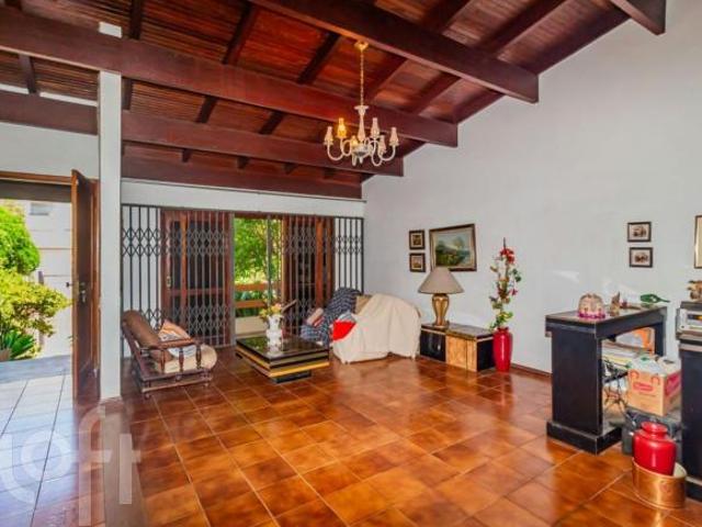 Casa à venda em Boa Vista com 240 m², 3 quartos, 1 suíte, 5 vagas