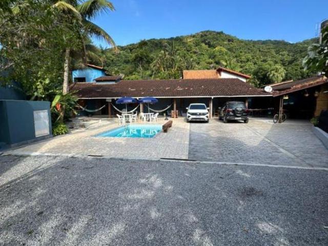 Casa a Venda em Boiçucanga com piscina