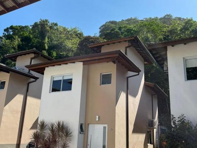 Casa à venda em Boiçucanga em condomínio