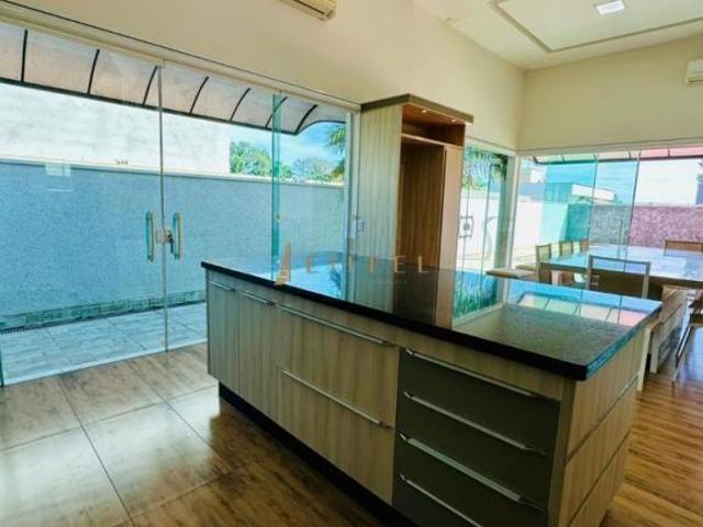 Casa à venda em Boituva, Flora Ville, com 3 suítes, com 330 m², Condomínio Flora Ville