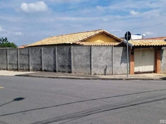 Casa à venda em Boituva/SP com 2 Quartos 1 Suíte e Garagem Coberta para 3 Carros!