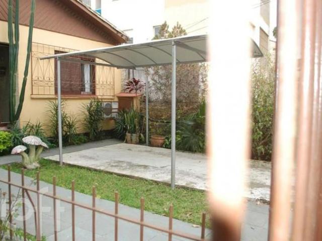 Casa à venda em Bom Jesus com 130 m², 4 quartos, 6 vagas