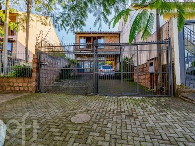 Casa à venda em Bom Jesus com 220 m², 3 quartos, 4 vagas