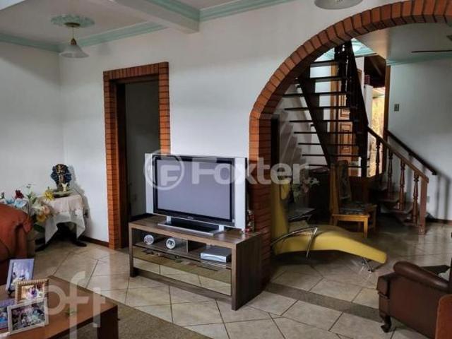 Casa à venda em Bom Jesus com 320 m², 5 quartos, 1 suíte, 2 vagas