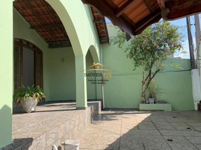 Casa á venda em bairro central de Campo Limpo Paulista Avalia Permuta!