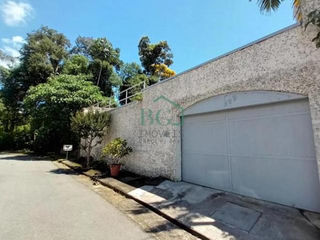 Casa à venda em bairro residencial de Poços de Caldas